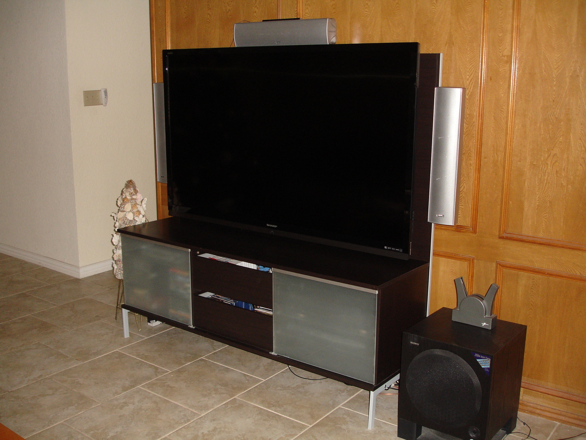 BluRayBan's Home Theater Gallery - Sharp AQUOS 70" LED SMART TV (26 photos)