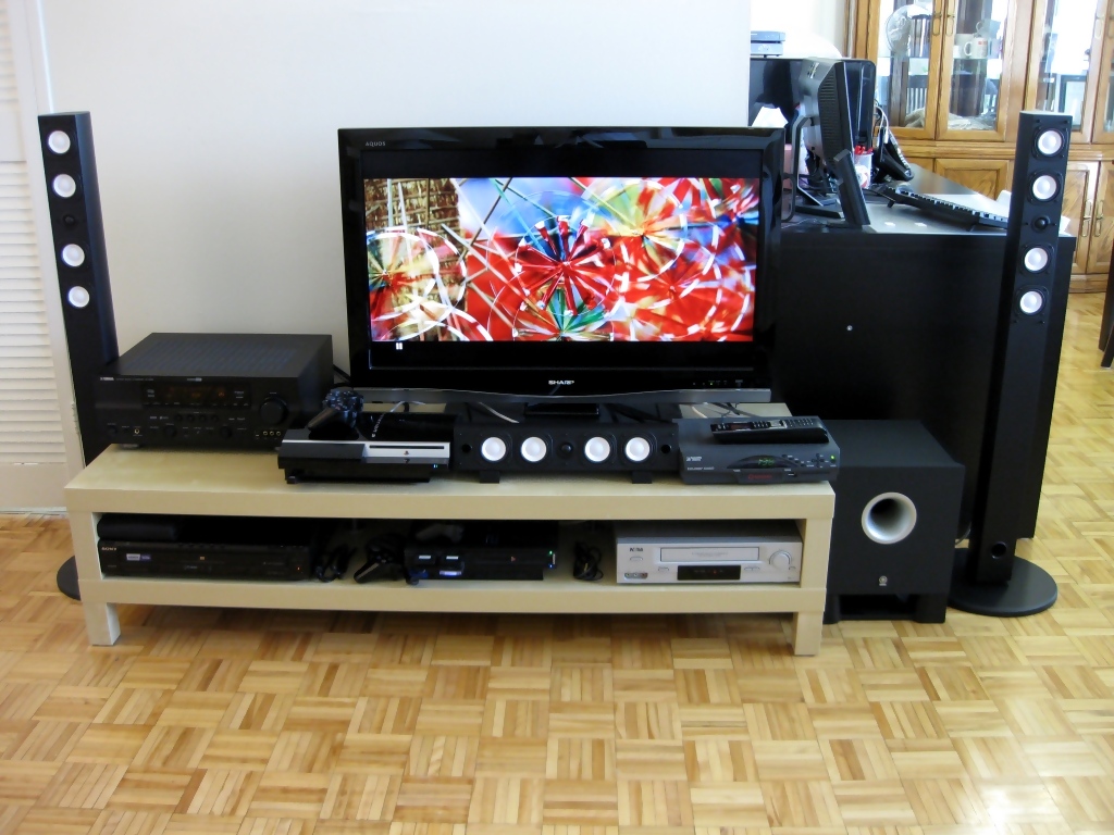 EigeSan's Home Theater Gallery - First Home Theater (36 photos)