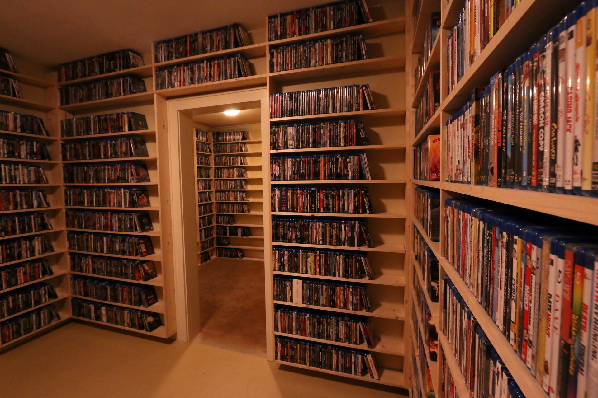 Keymaster's Home Theater Gallery - Cinema Room and Film Library (25 photos)