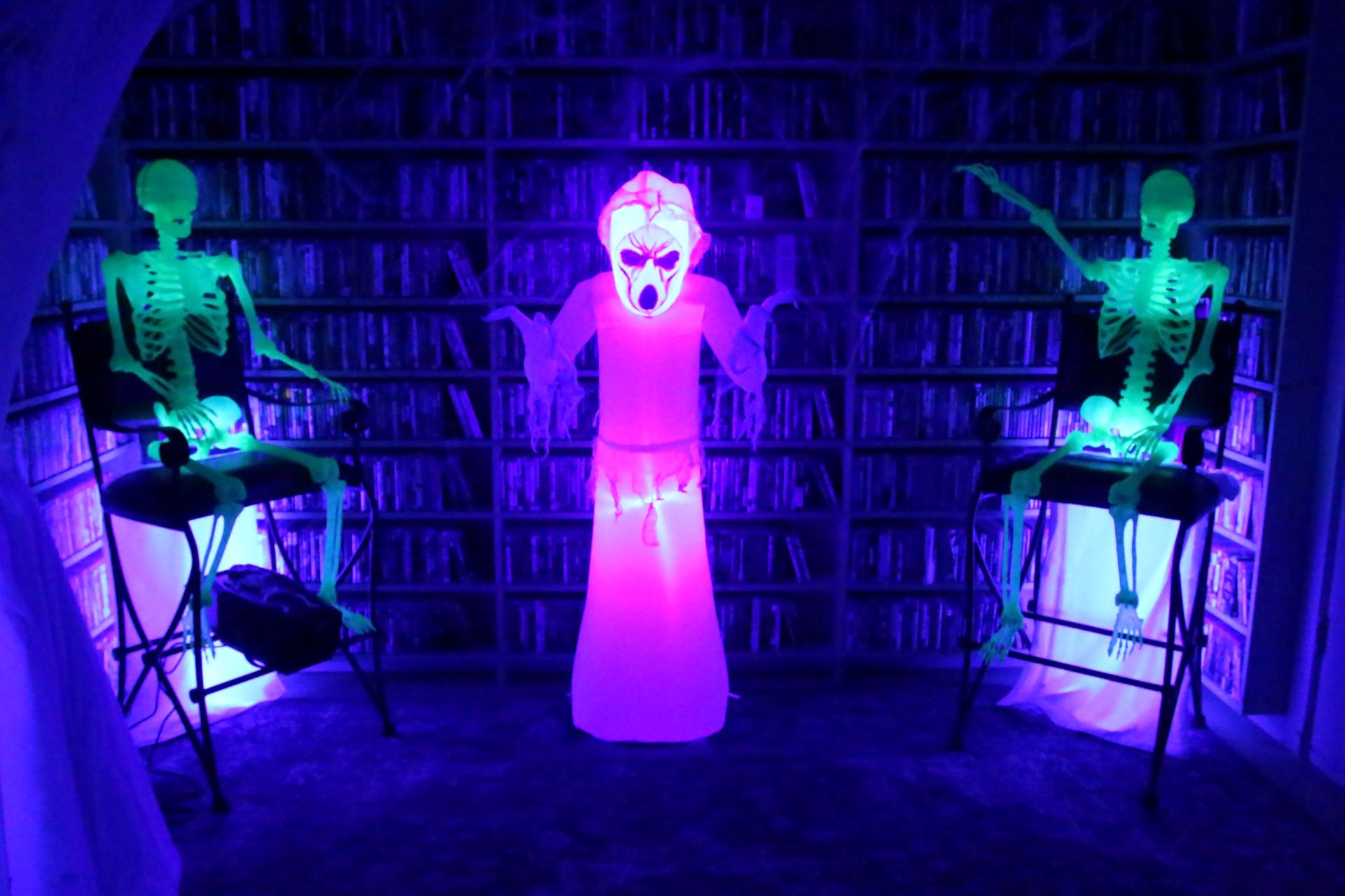 Keymaster's Home Theater Gallery - Cinema Room and Film Library (25 photos)