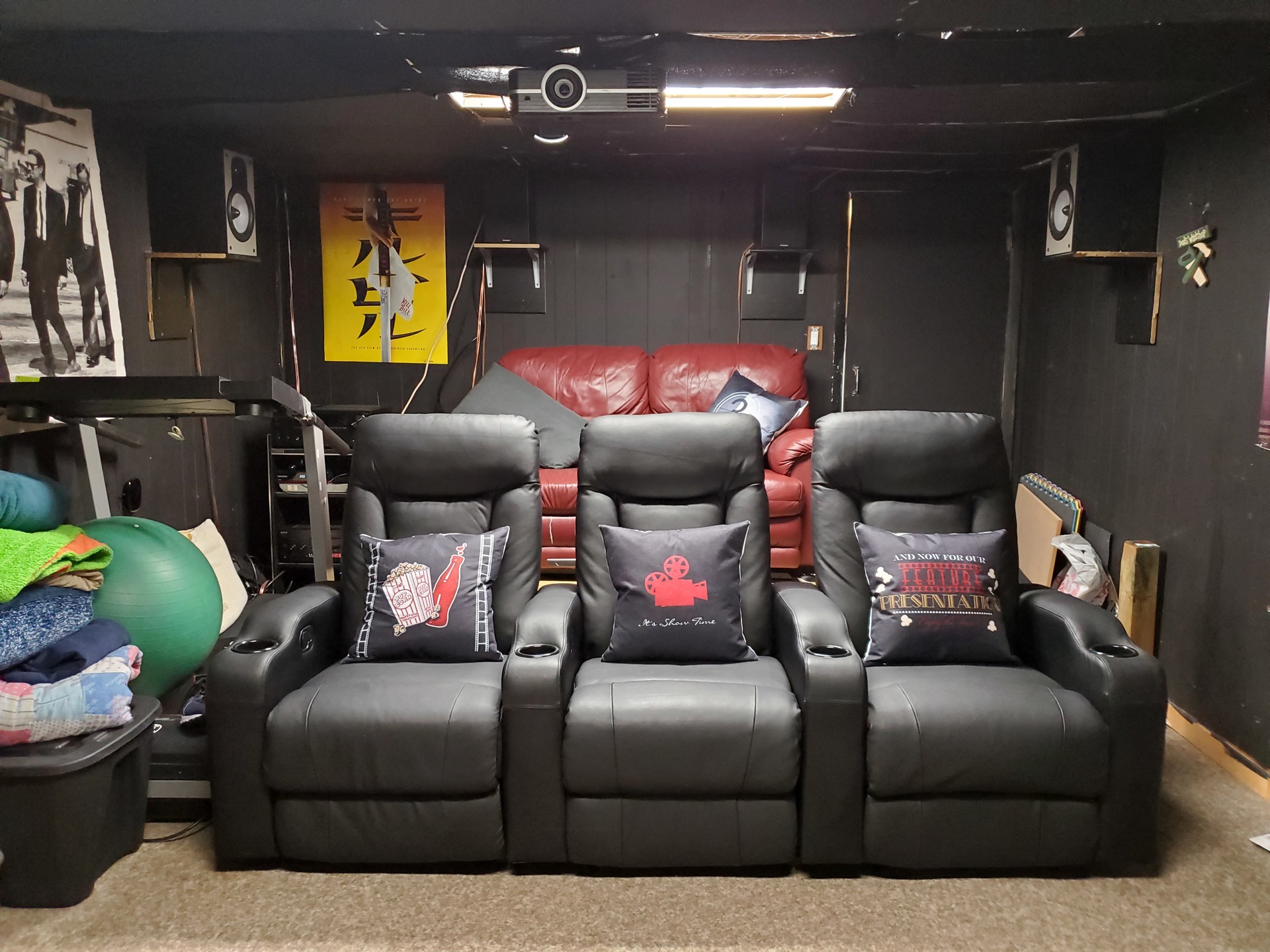 crutzulee's Home Theater Gallery - The DADCAVE (8 photos)