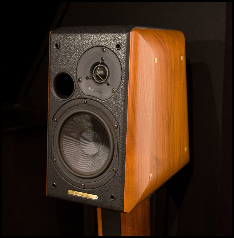 shockabuku's Home Theater Gallery - batbarn (37 photos)
