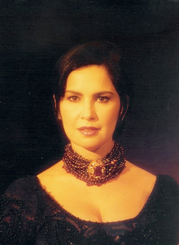 Nydia Caro