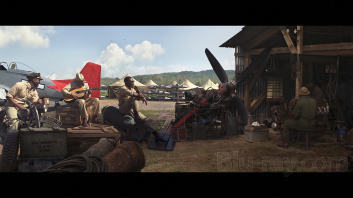 Red Tails Blu-ray (Blu-ray + DVD)